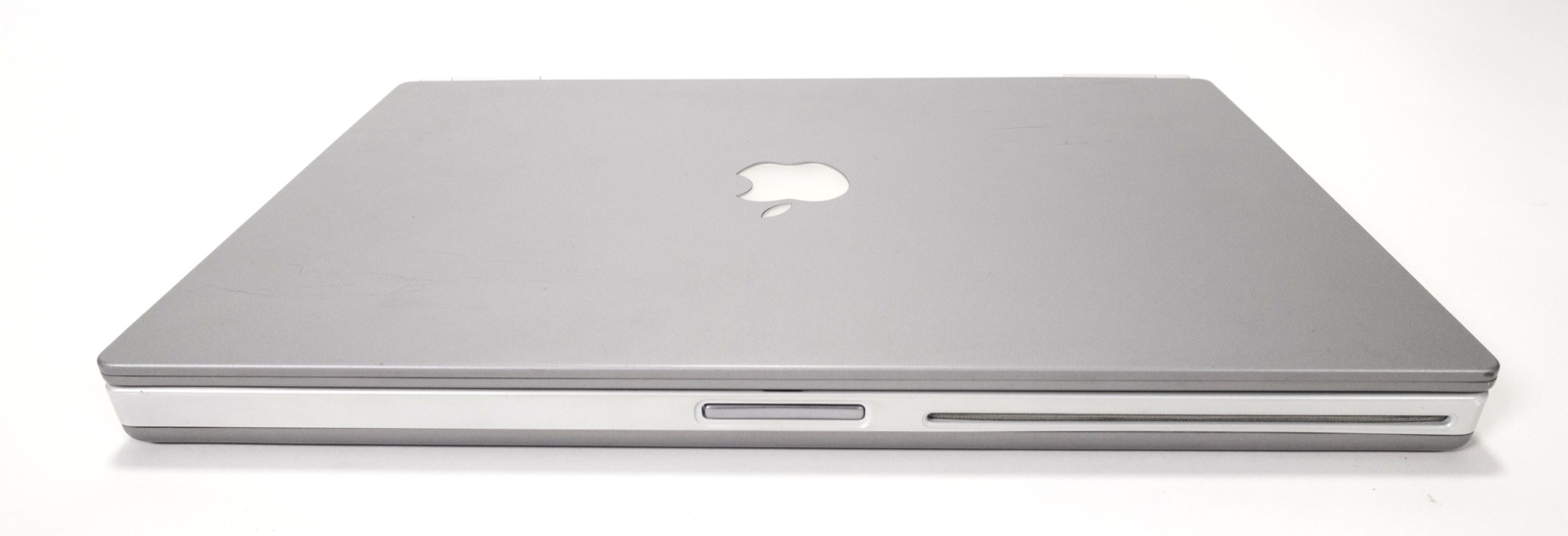 実物写真を見るとMacBook G4 Titaniumに似てません？新しいMacBook Pro。 « BOB’S MAC ボブズマック ...